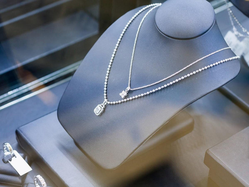 Guide to Buying Diamond Necklaces and Custom Gold Pendants
